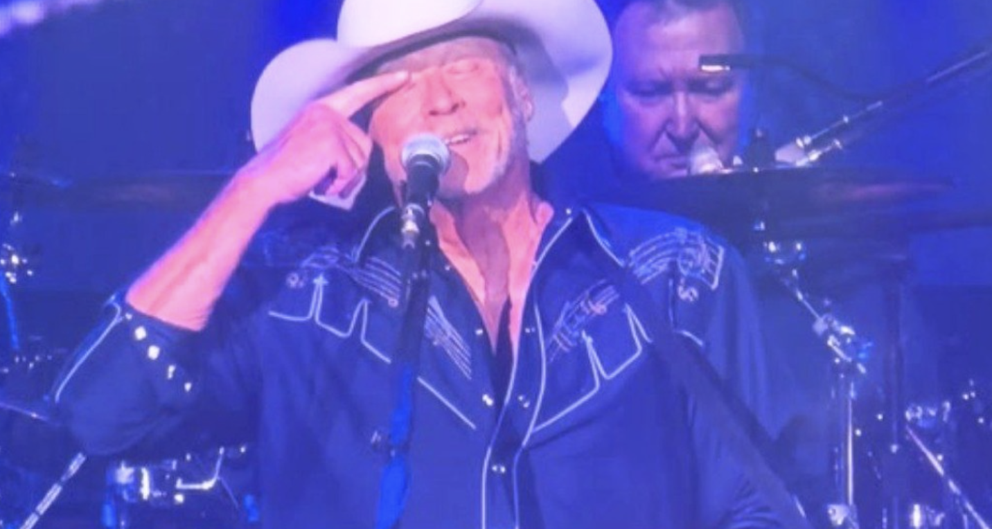 Alan Jackson’s Voice Quivers with Emotion as He Performs 'Drive' Under ...