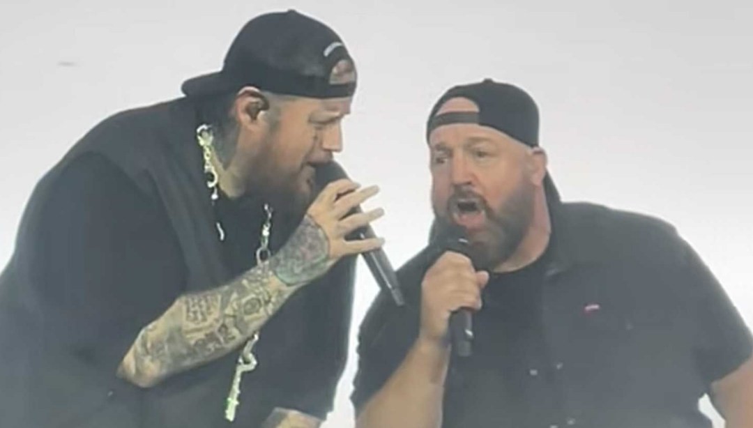 Kevin James Surprises Fans with Onstage Moment — Resemblance to Jelly ...